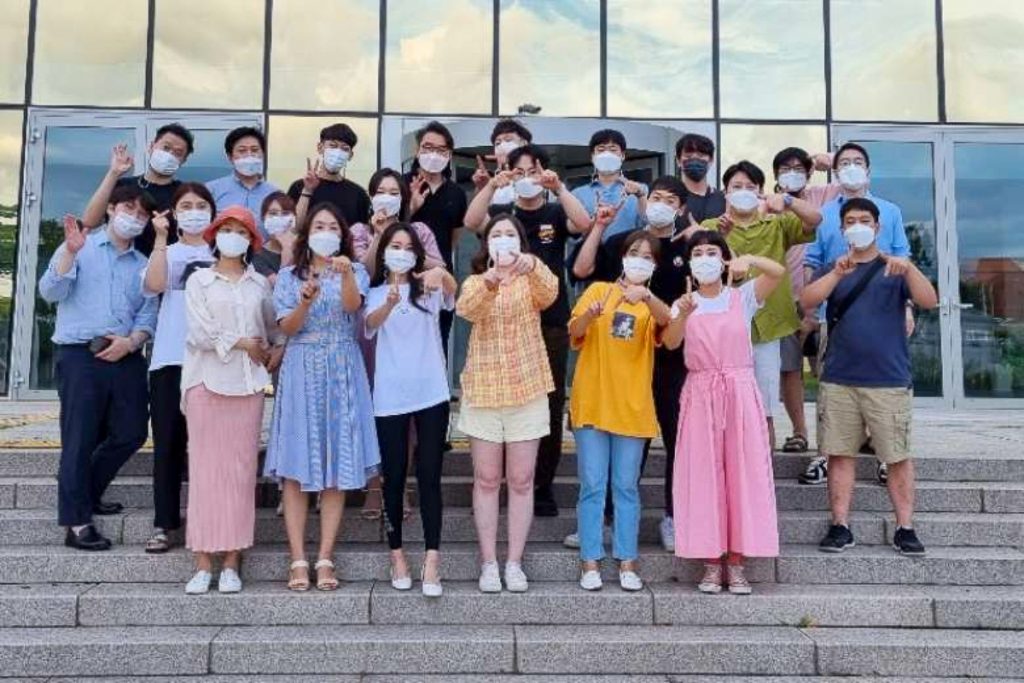 Le groupe de musique coréen The Seventeen organise un concert de ...